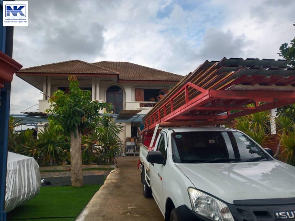 เมทัลชีทแผ่นตรงสีแดงเลือดนก + ติด PU Foam ท้องลายไม้ และอุปกรณ์ - โรงงานผลิตแผ่นหลังคาเมทัลชีท ...